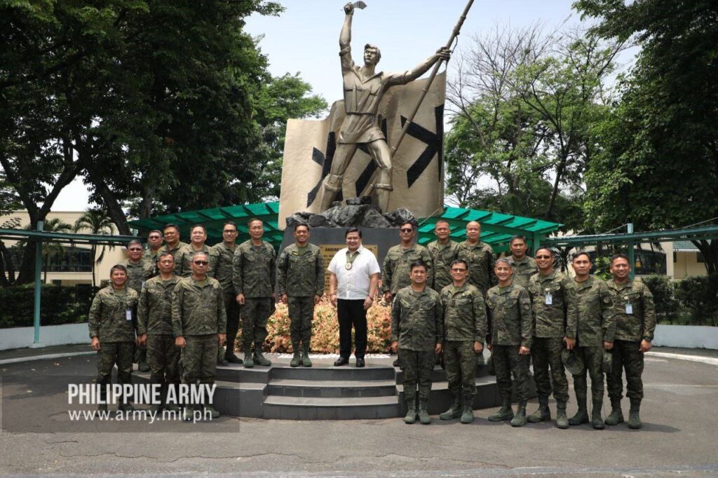 PH ARMY: Senator Jinggoy Ejercito Estrada visits Philippine Army ...