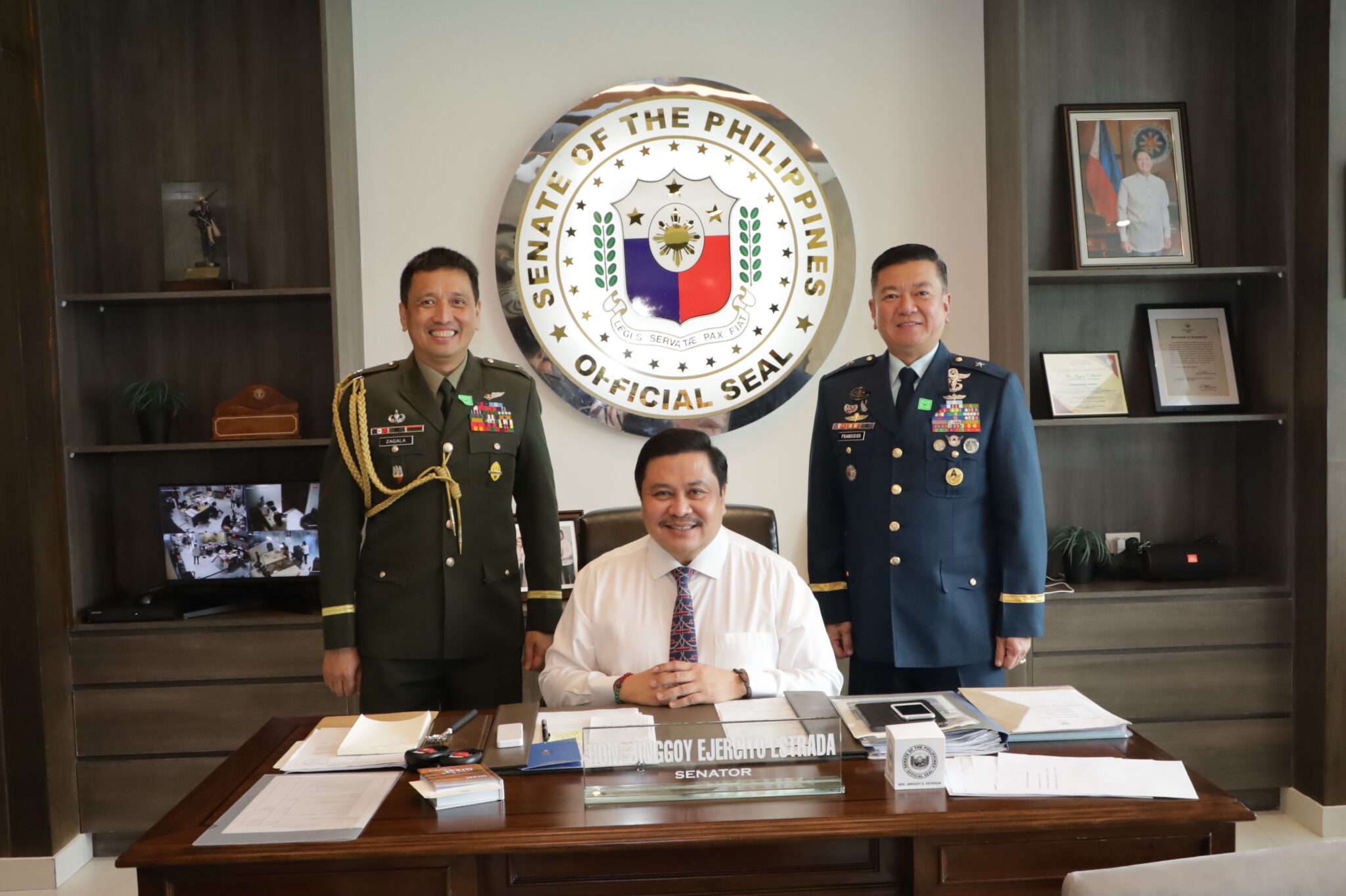 PHOTO RELEASE: Former Pres. Joseph Estrada’s aides de-camp are now one ...