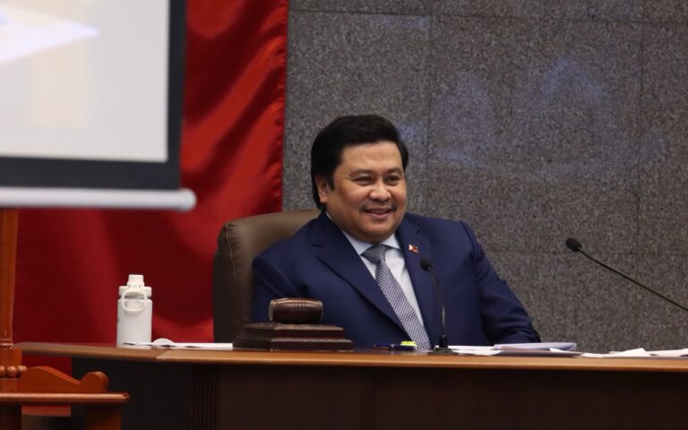 PHOTO RELEASE: Senate honors ‘Erap’, ‘Senadora ng Masa’ – Jinggoy ...
